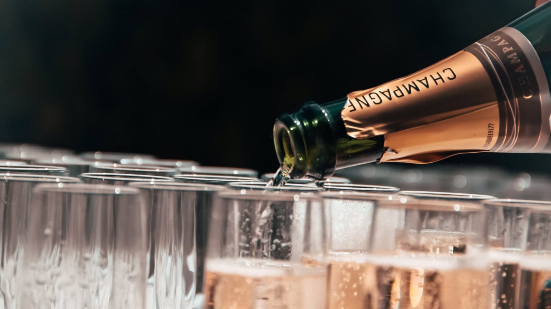 Eine Champagner-Flasche richtig öffnen